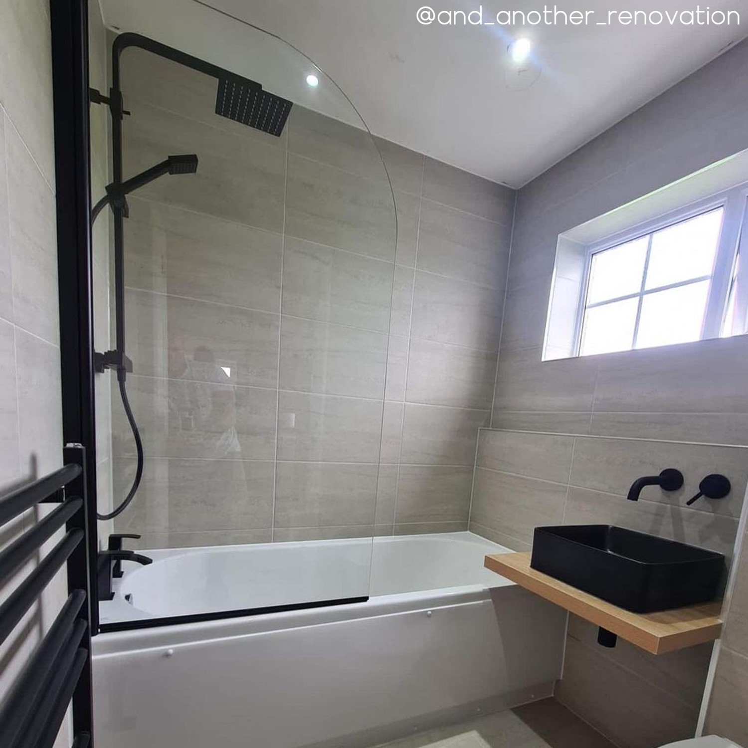 Single Ended Round Bath 1700 x 750mm with Front Panel and 1450mm Hinged ...